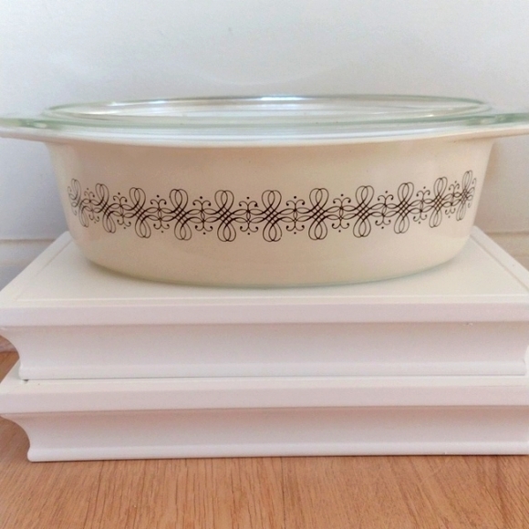 Pyrex | Kitchen | Pyrex 25 Quart Empire Scroll Deep Dish Casserole ...
